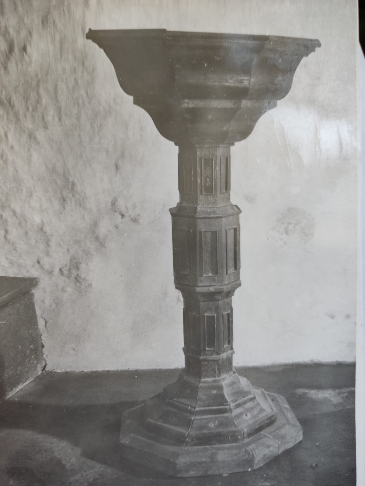 postamenti – Art History in Latvia