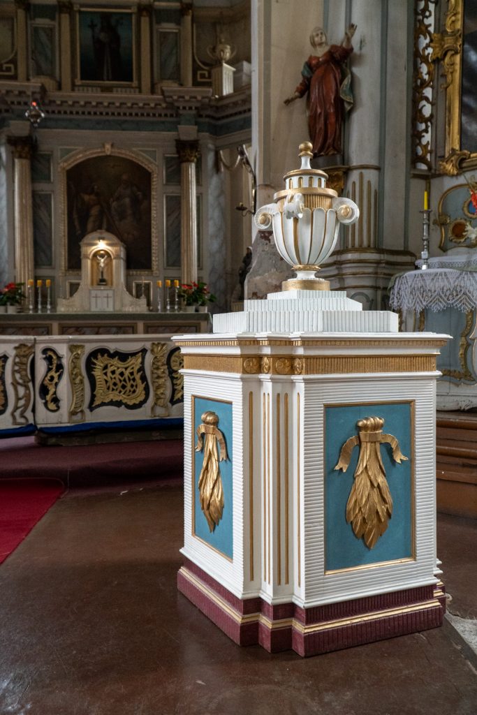 Baptismal fonts / Kristāmtrauku postamenti